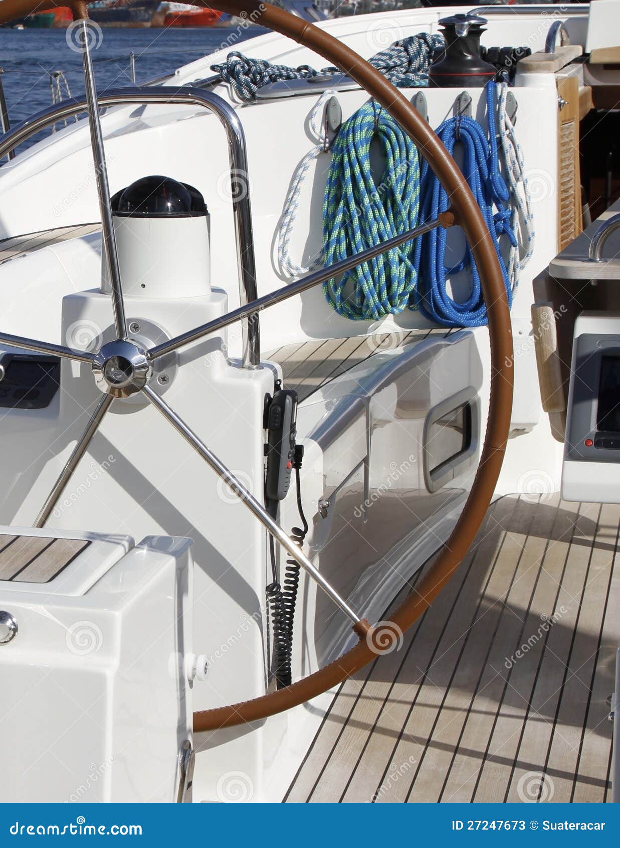 Timone della barca a vela immagine stock. Immagine di trasporto - 27247673