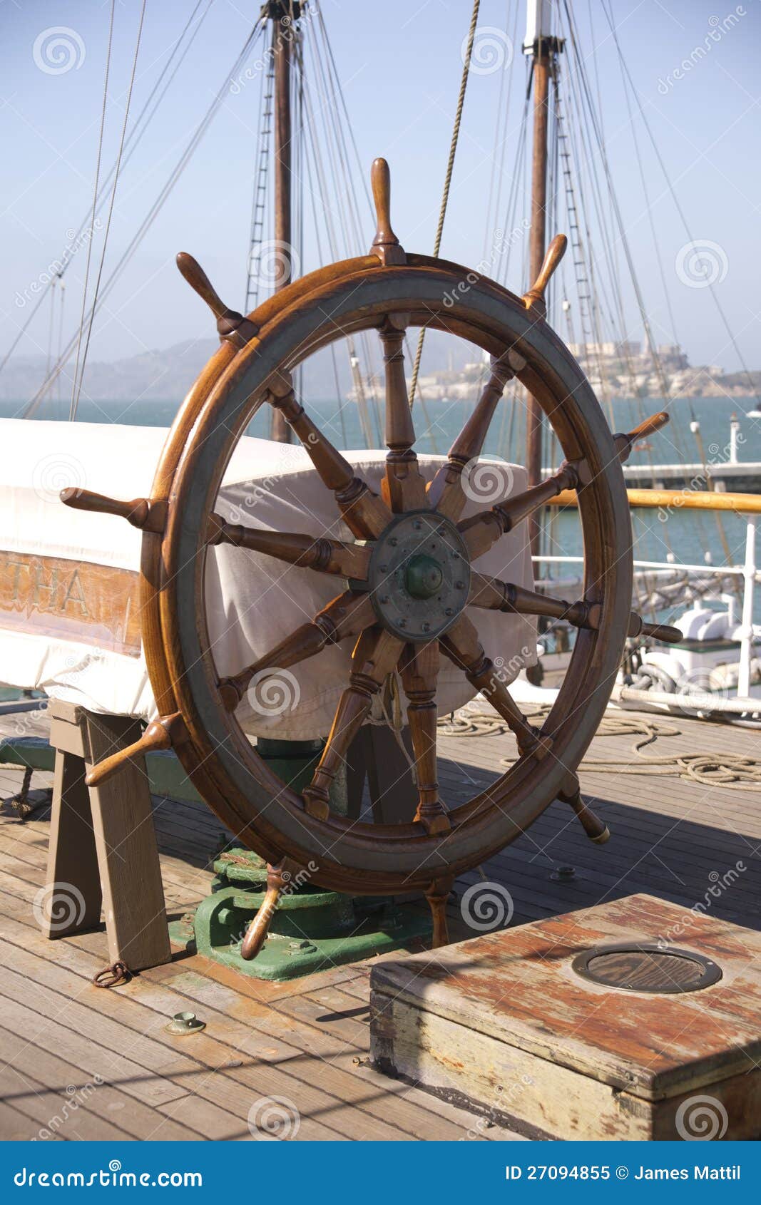 Timone della nave immagine stock. Immagine di nave, sartiame - 27094855