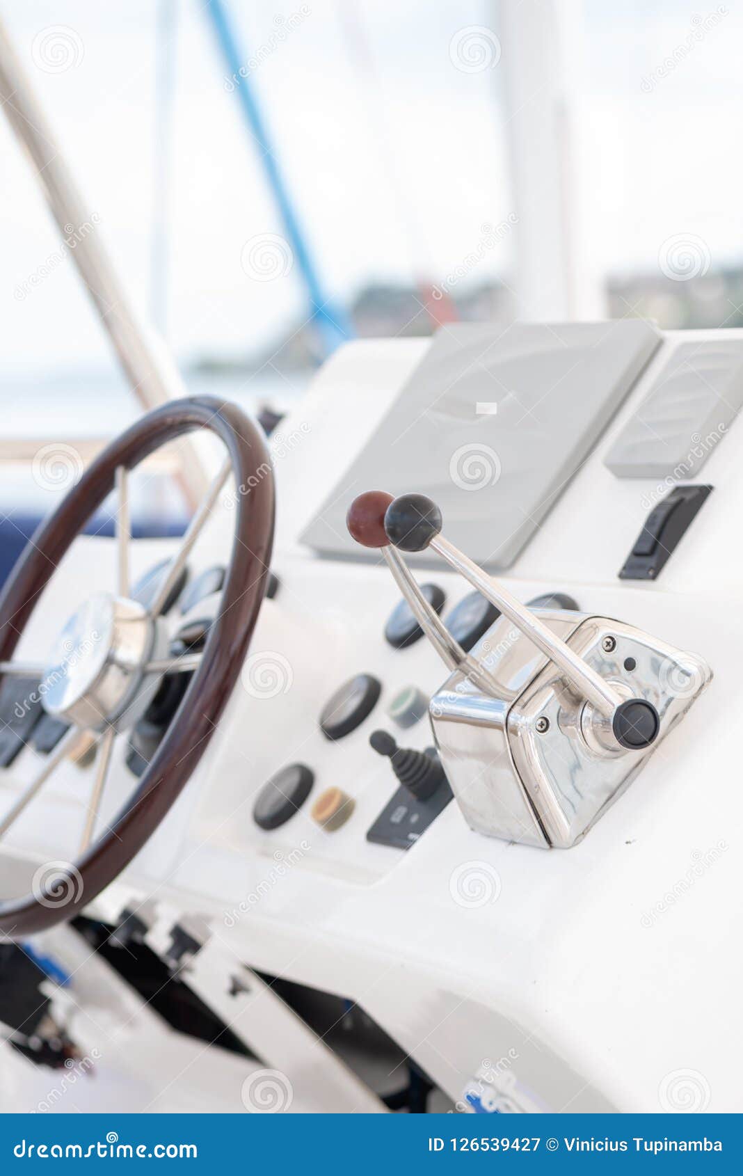 Timone E Pannello Della Barca Immagine Stock - Immagine di yacht ...