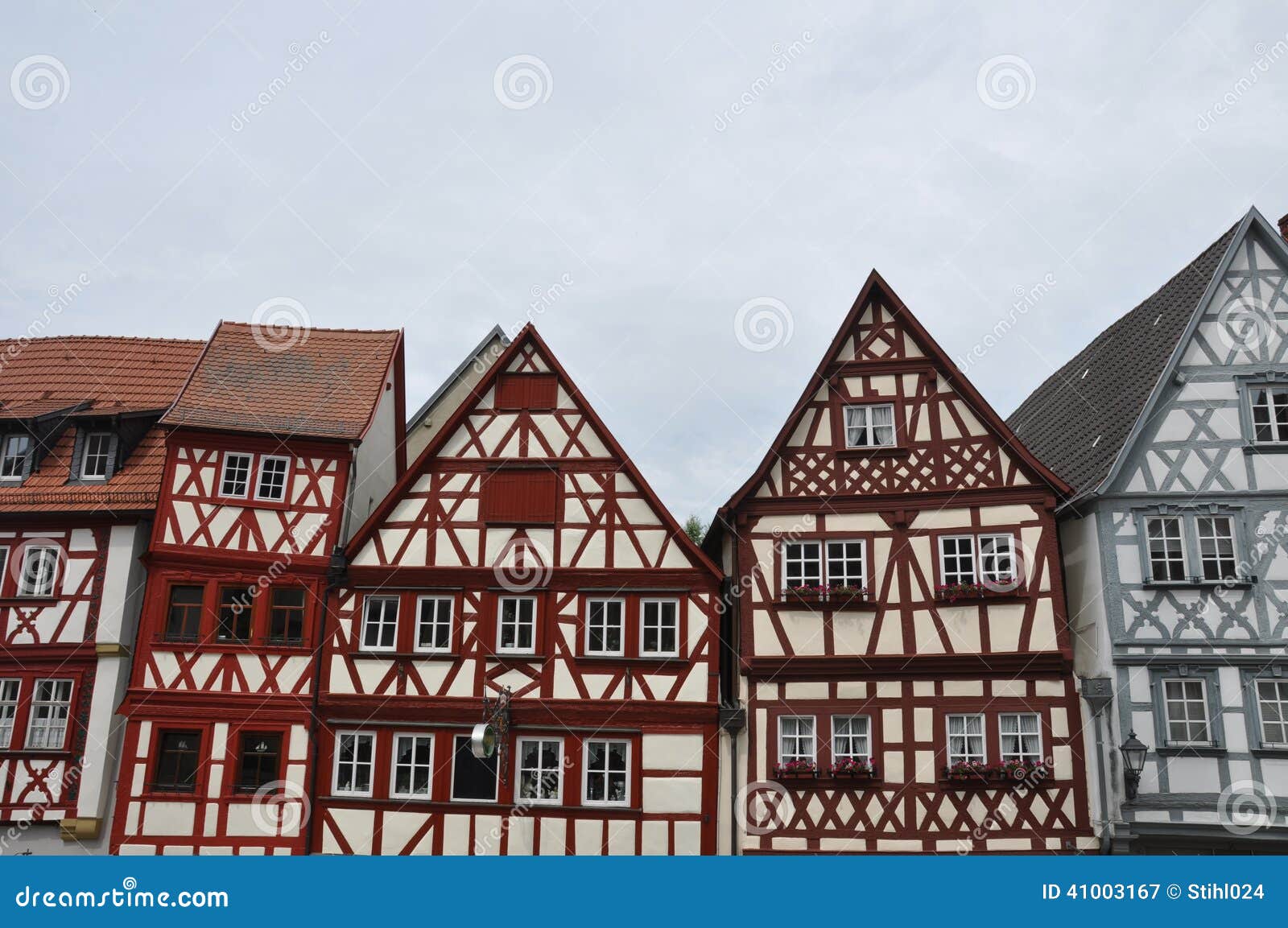 Timpani Anteriori Delle Case a Graticcio in Germania Immagine Stock ...