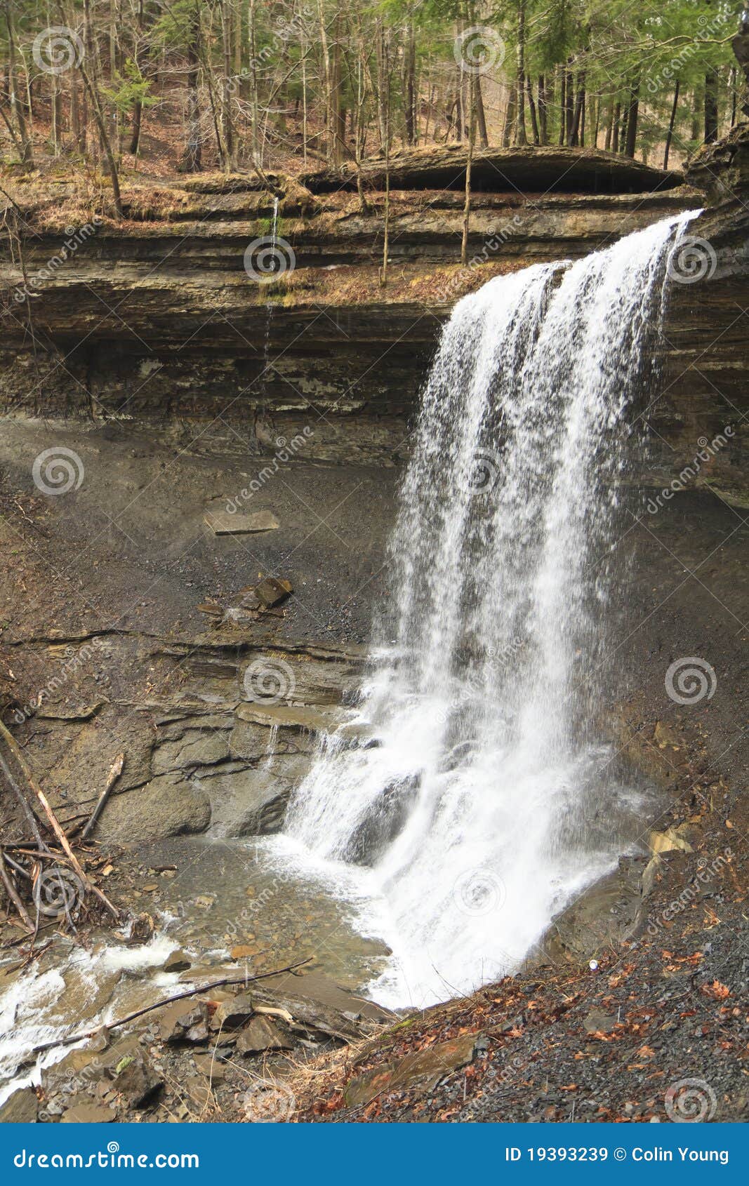 Tinker Falls Overhang stock image. Image of north, park - 19393239