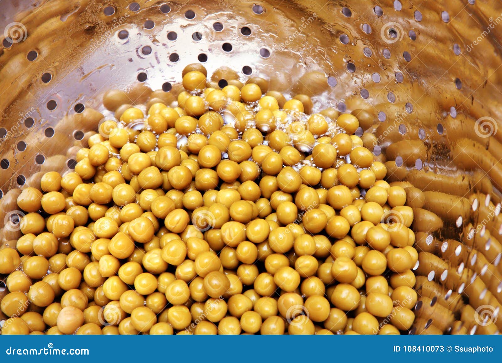 Tinned Peas Washing for Preparation Stock Image - Image of conserve ...