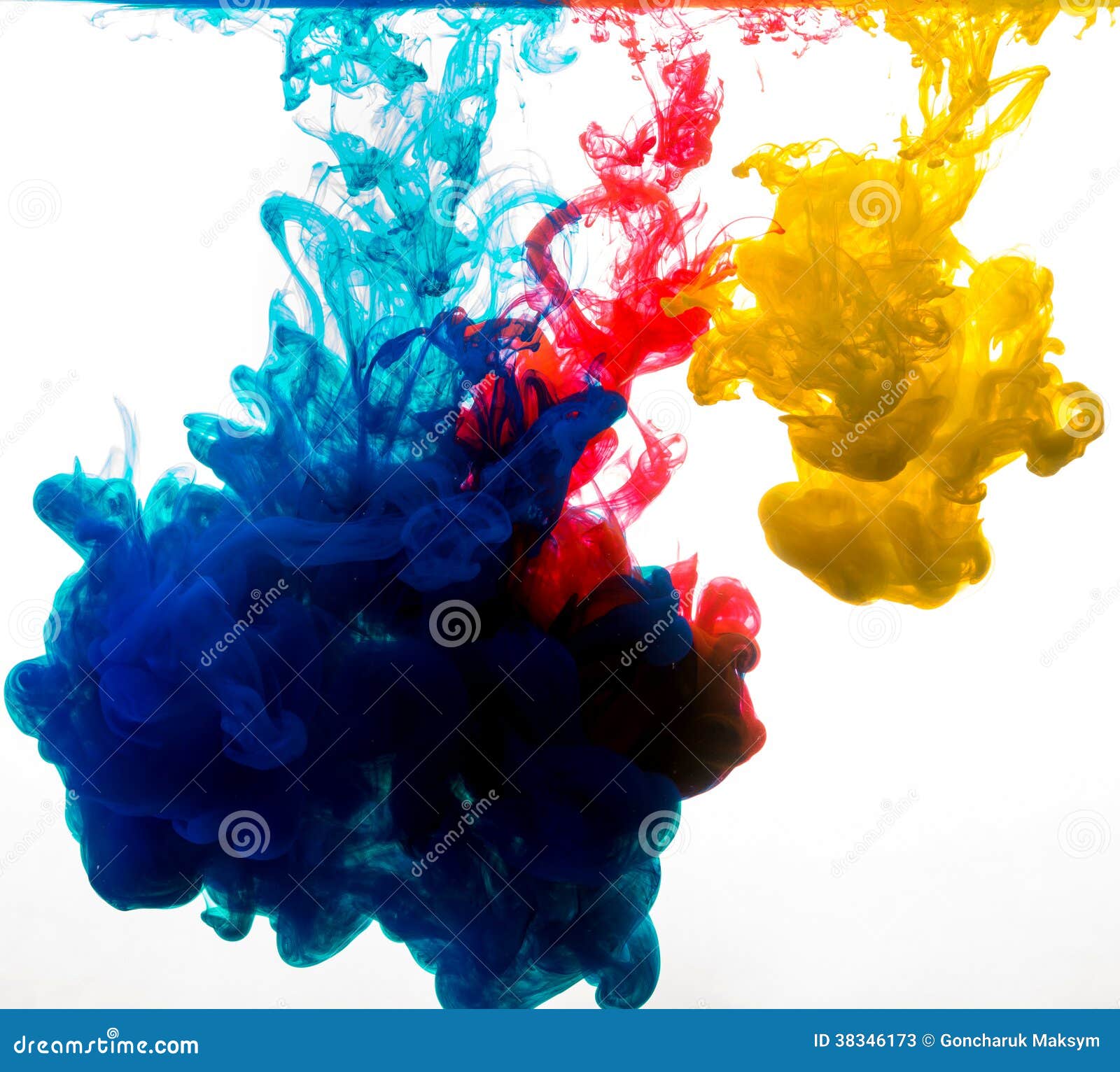 Tinta colorida en agua imagen de archivo. Imagen de tiro - 38346173