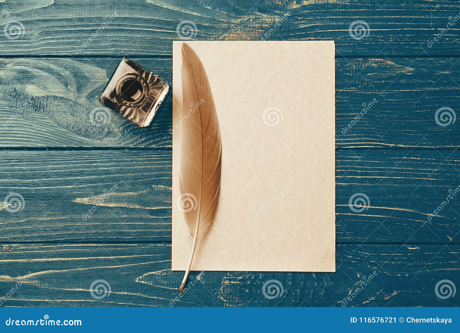 Tintero Con La Pluma Y La Hoja De Papel Imagen de archivo - Imagen de ...