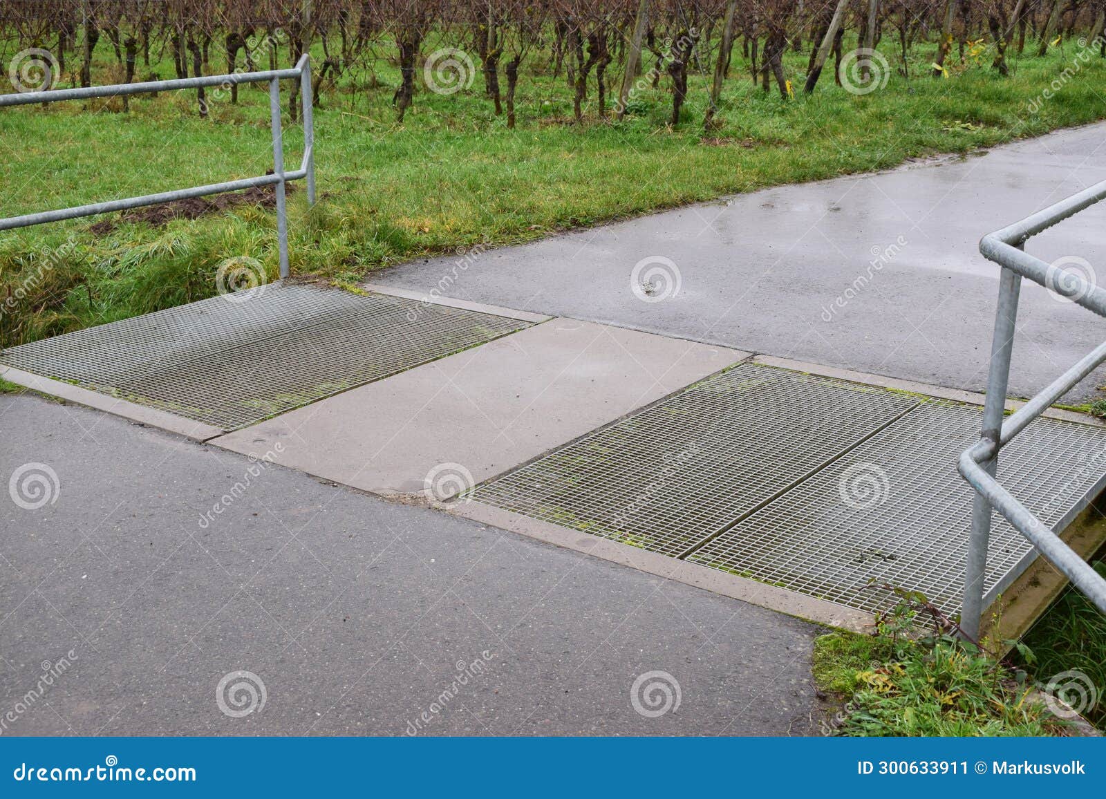 Simple tiny bridge stock image. Image of curve, lane - 300633911