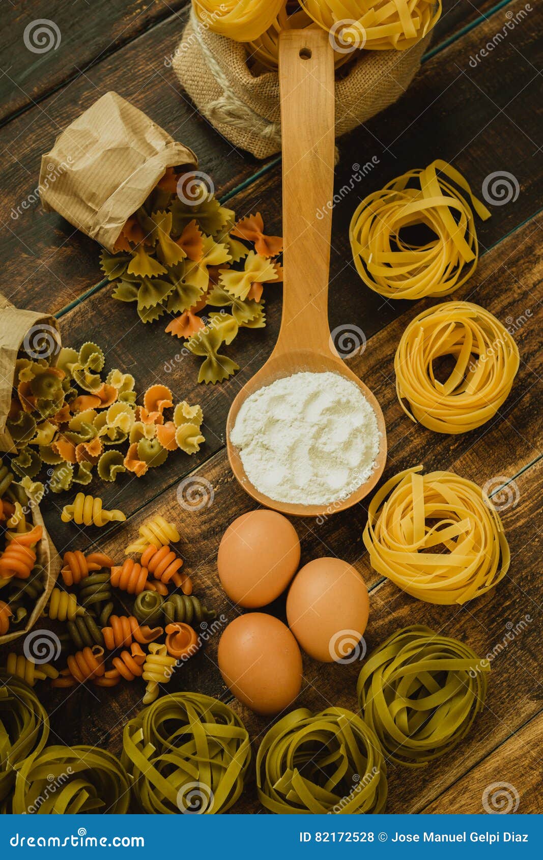 Tipi Differenti Di Paste Colorate Fotografia Stock - Immagine di cucina ...