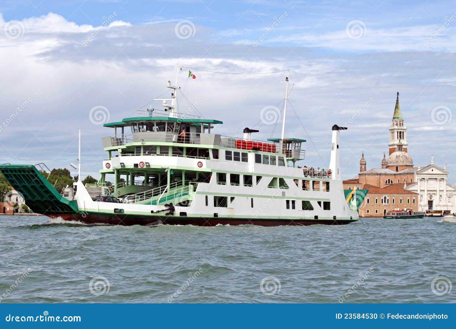 Tipo Balsa Do Navio Aos Veículos De Transporte Foto de Stock - Imagem ...