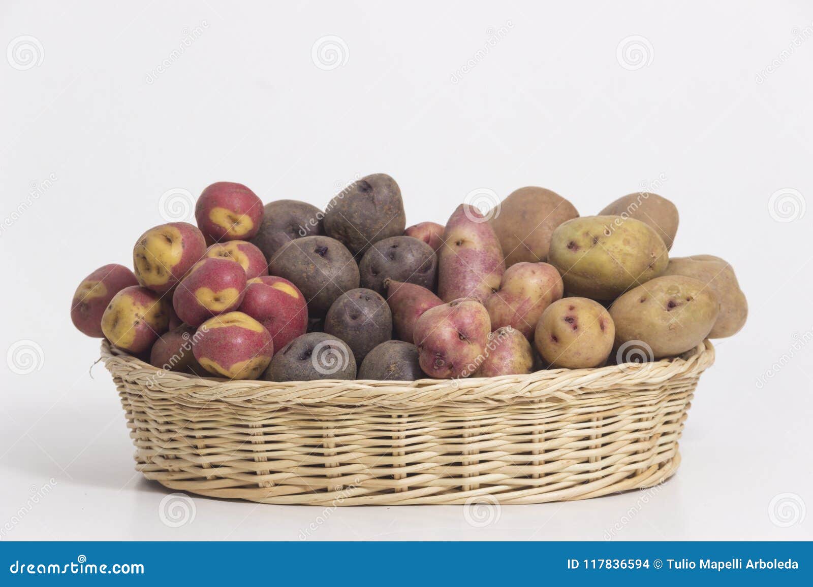 Tipos De Batatas - Das Batatas Vida Peruana Ainda Foto de Stock ...
