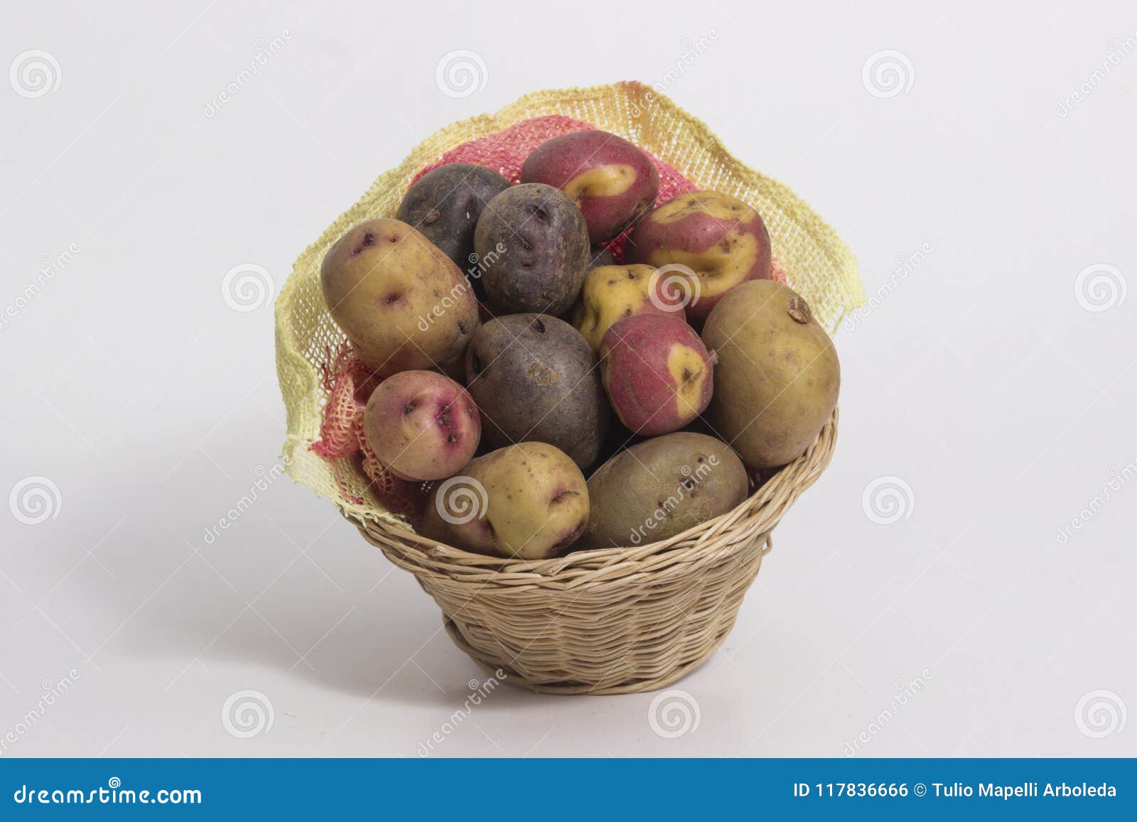 Tipos De Batatas - Das Batatas Vida Peruana Ainda Foto de Stock ...