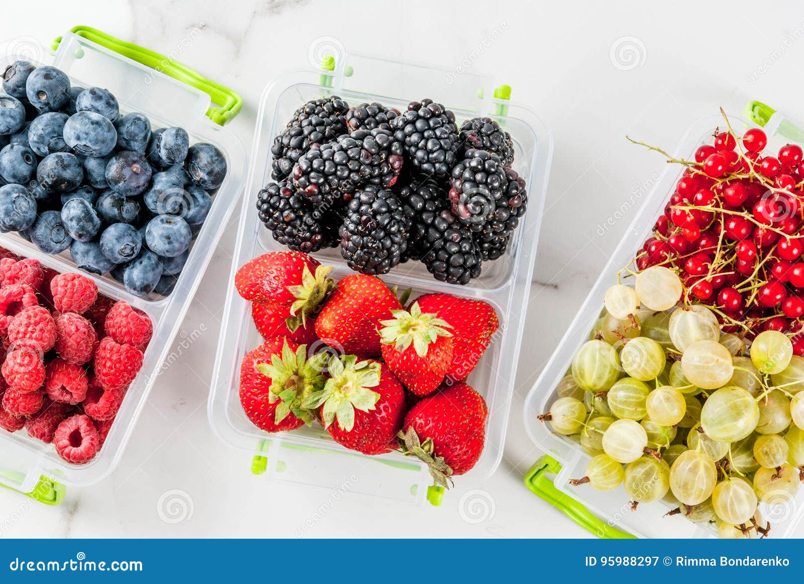 6 Tipos De Bayas Del Verano Imagen de archivo - Imagen de sano ...