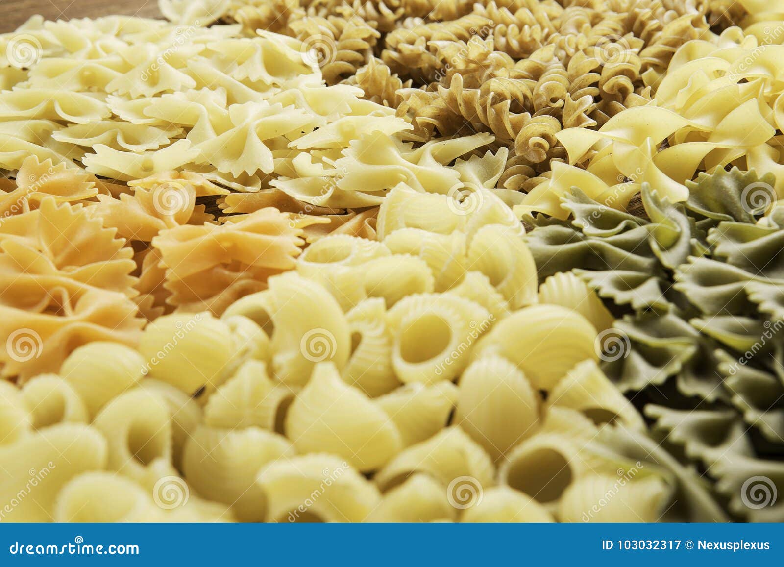 Tipos de massa imagem de stock. Imagem de jantar, tabela - 103032317