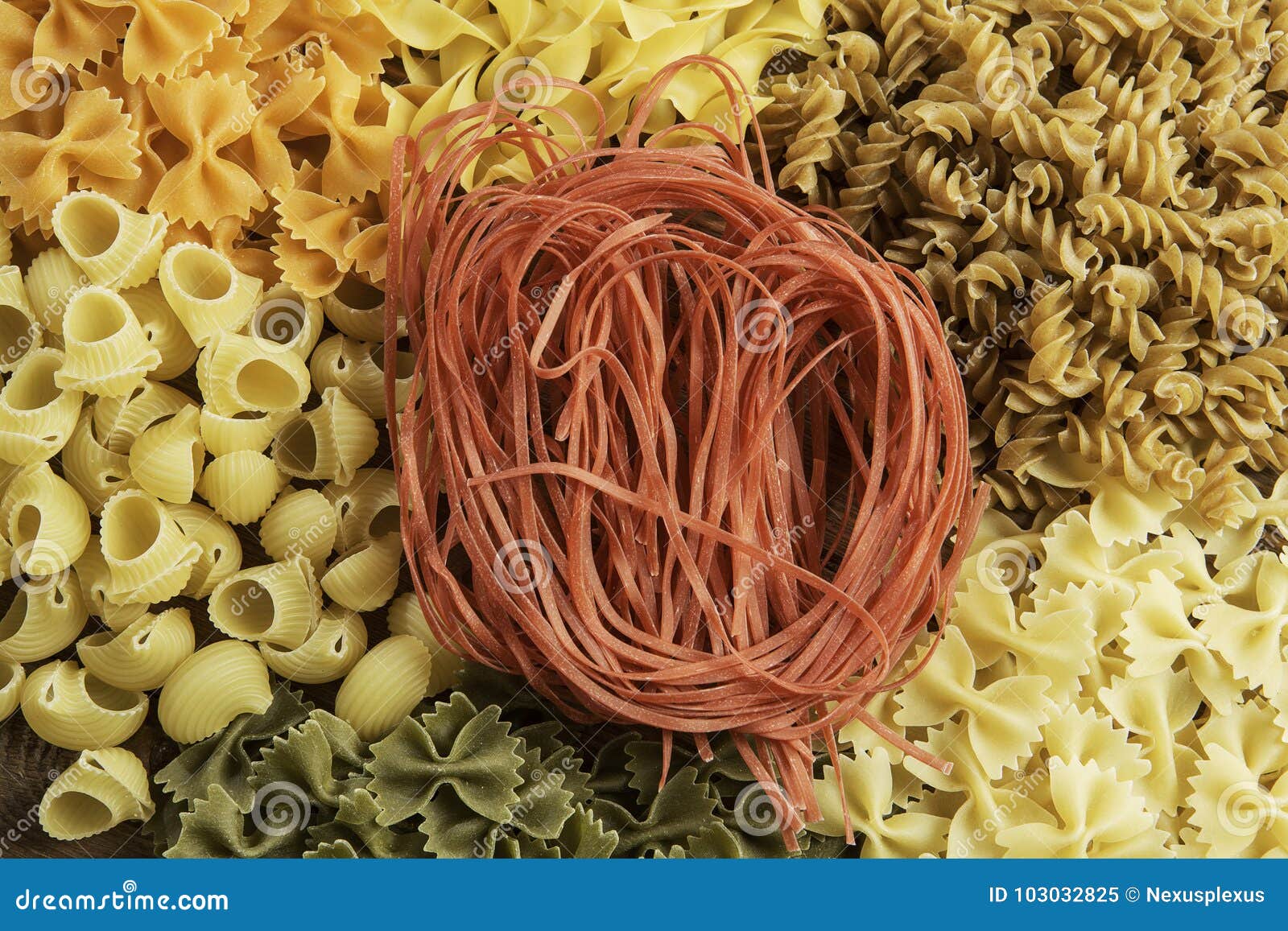 Tipos de massa imagem de stock. Imagem de italiano, seco - 103032825