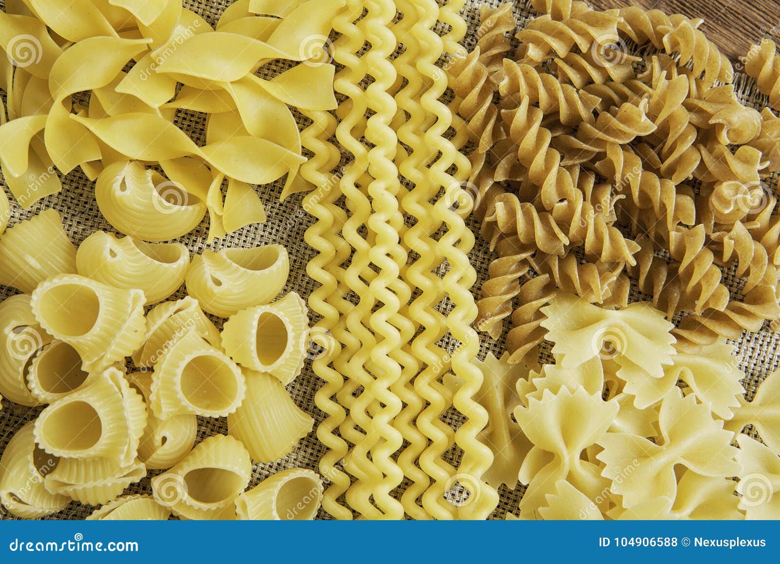 Tipos de massa foto de stock. Imagem de ingrediente - 104906588