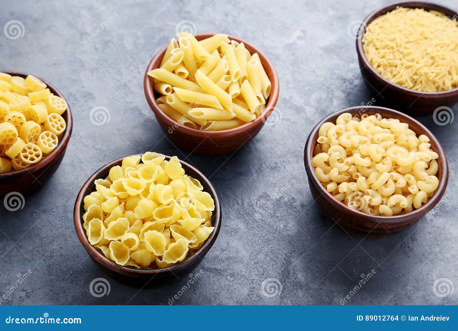 Tipos diferentes da massa foto de stock. Imagem de gourmet - 89012764