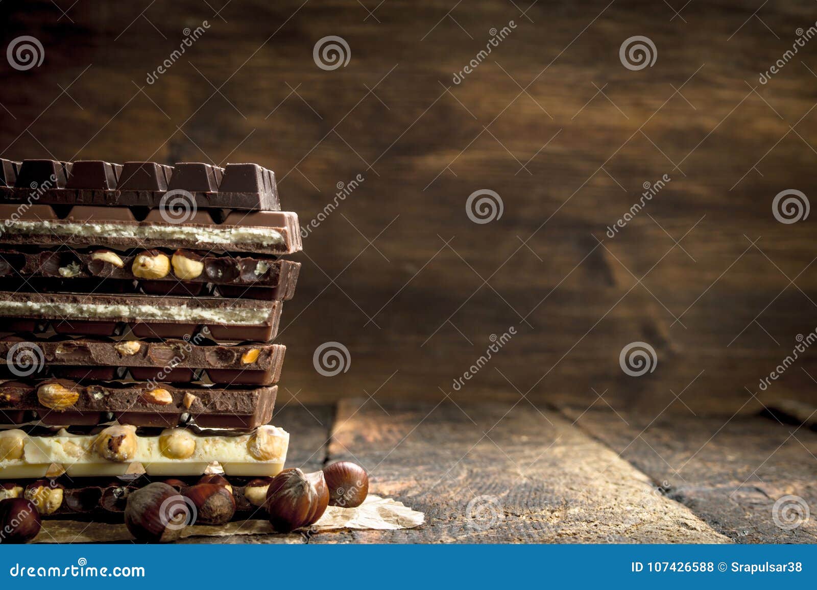 Tipos Diferentes De Chocolate Foto de Stock - Imagem de fundo, amêndoa ...