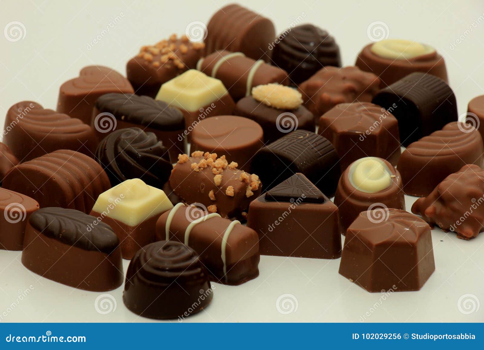 Tipos Diferentes De Chocolates Foto de Stock - Imagem de delicioso ...