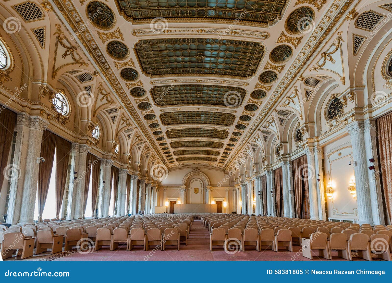 Tir Intérieur Avec Le Palais Du Parlement Image éditorial - Image du ...