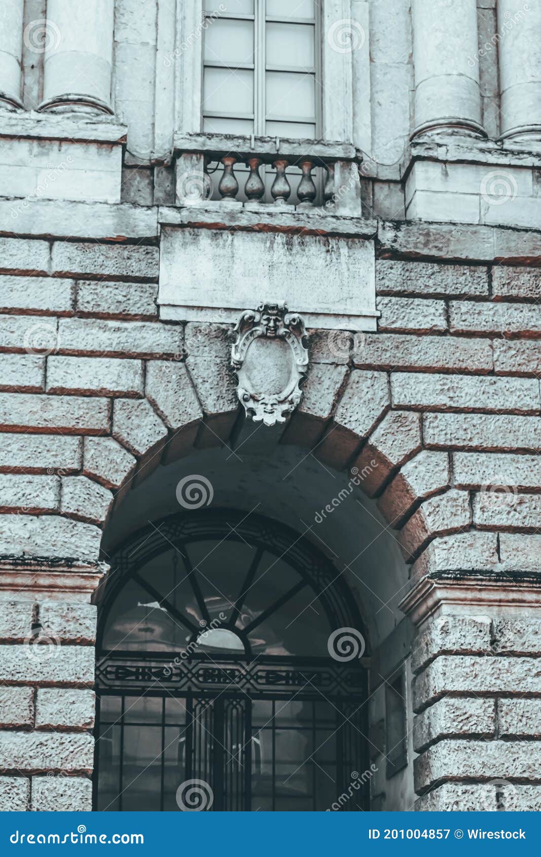 Tir Vertical D'une Ancienne Conception De Construction En Pierre ...