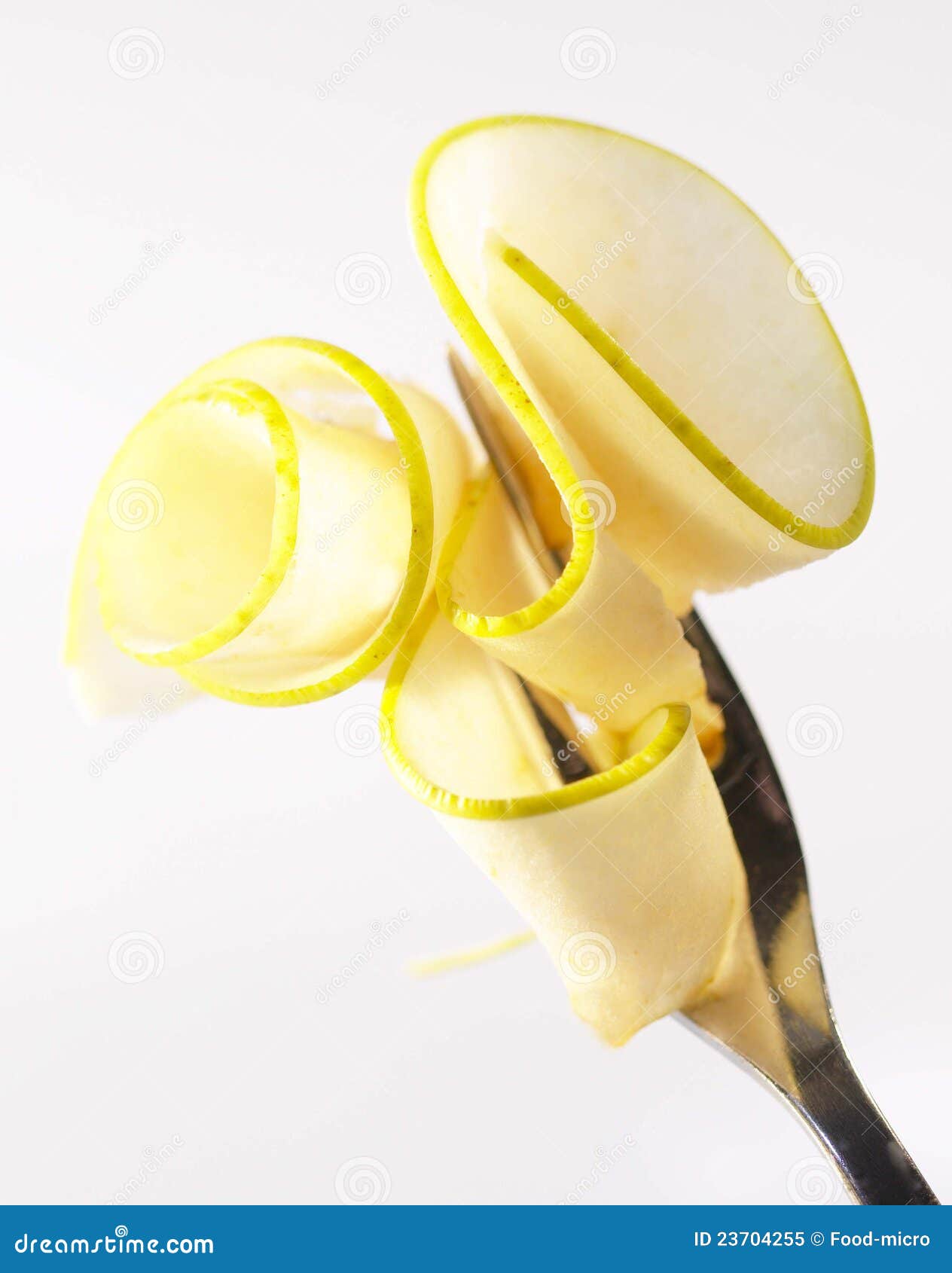 Tira De Manzana En Una Fork Imagen de archivo - Imagen de rebanado ...