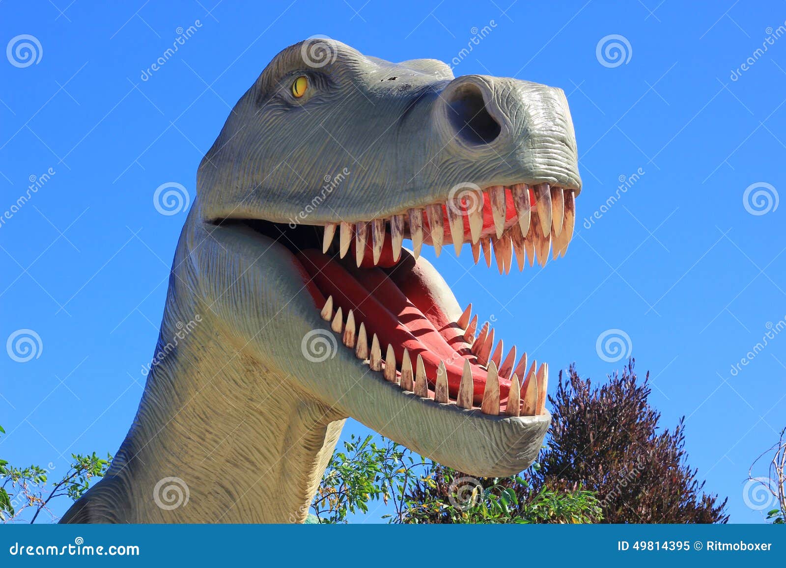 Tirannosauro Rex Dinosaur Ad Un Parco Immagine Editoriale - Immagine di ...