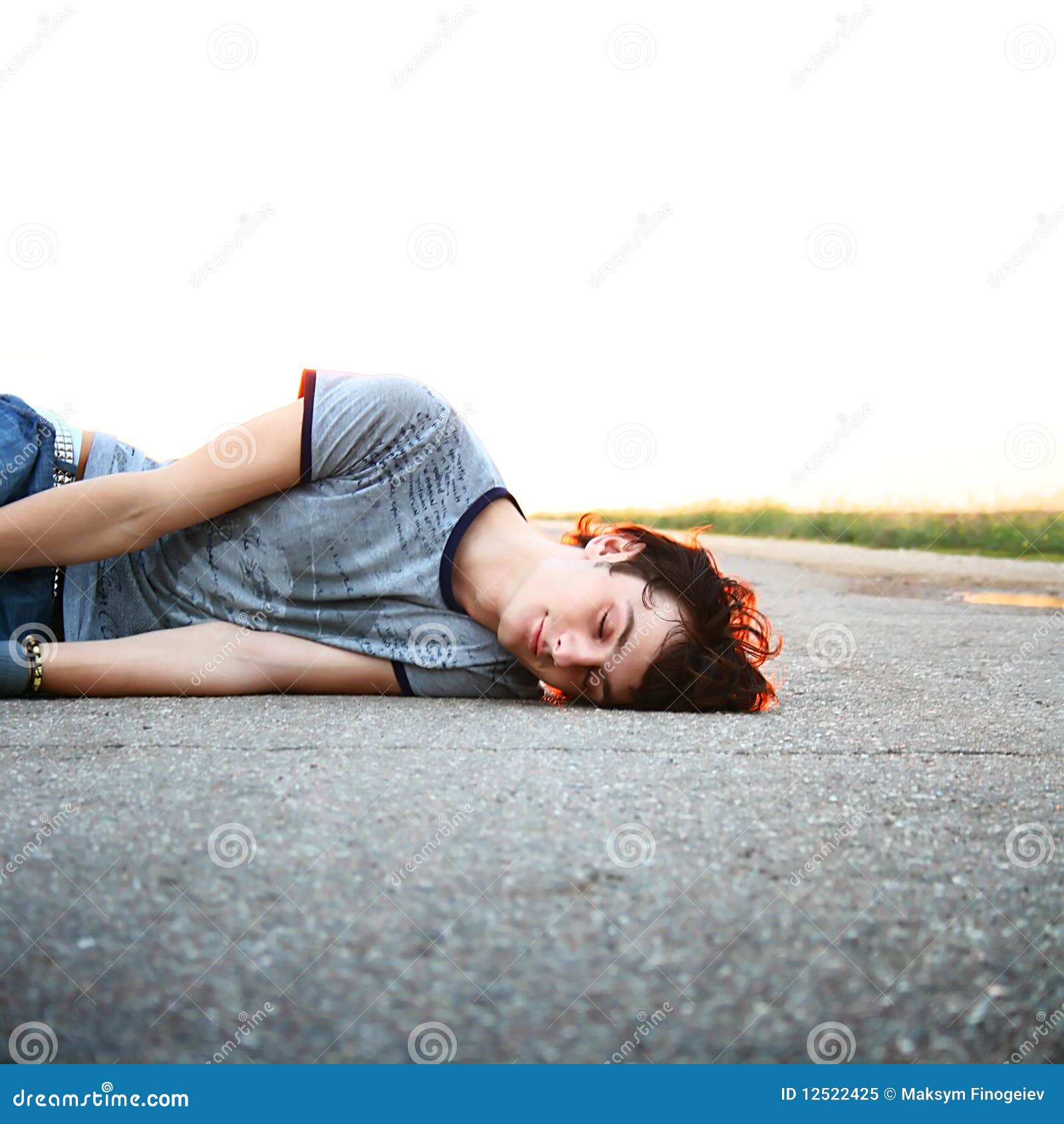 Tirante addormentato immagine stock. Immagine di sonno - 12522425