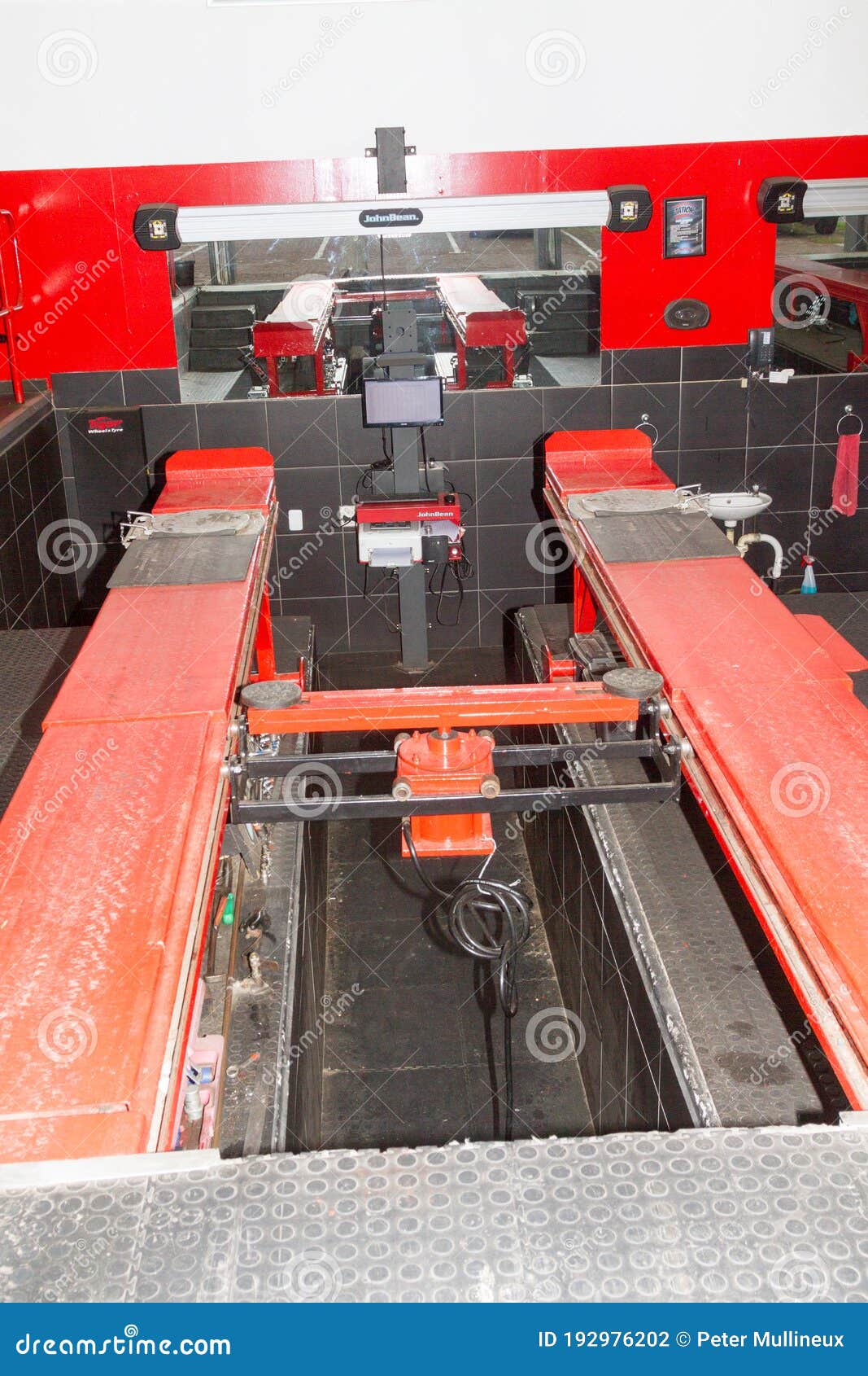 Tire replacement workshop editorial photography. Image of tire - 192976202