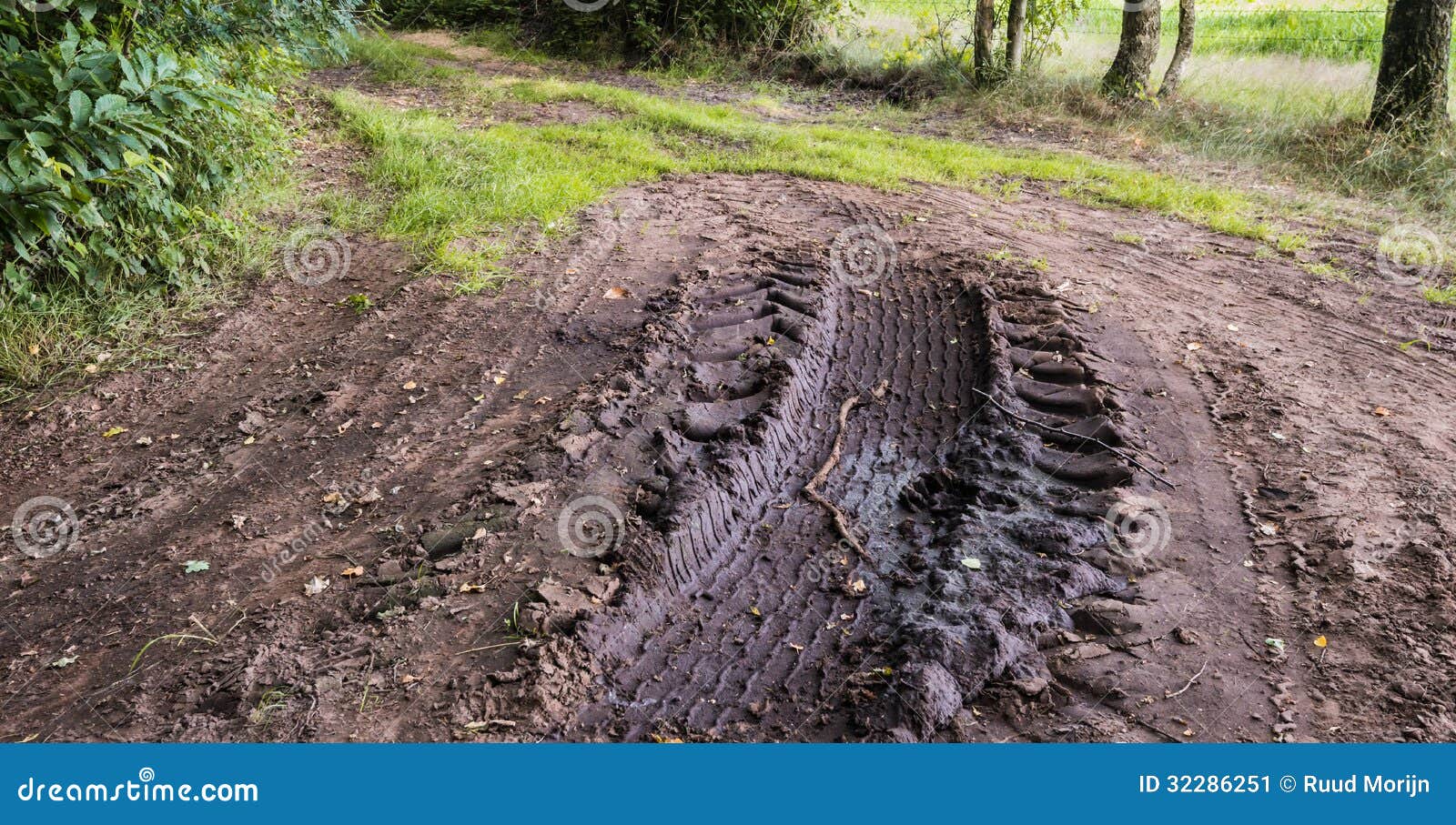 Curved Tyre Imprints Stock Photos - Free & Royalty-Free Stock Photos ...