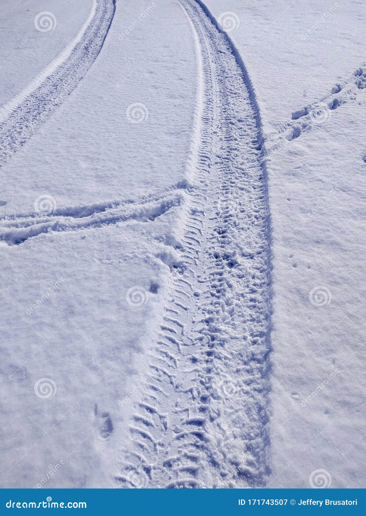 Tire tracks in the snow stock image. Image of tracks - 171743507
