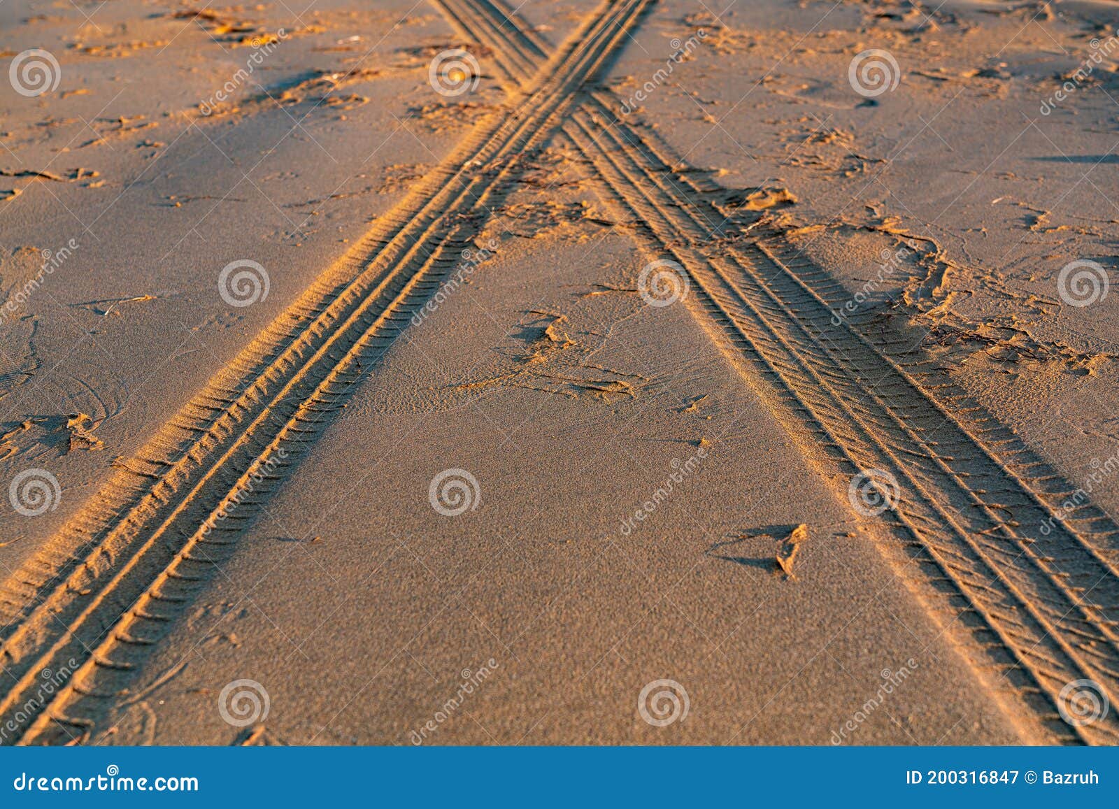Tire tread marks on sand stock image. Image of line - 200316847