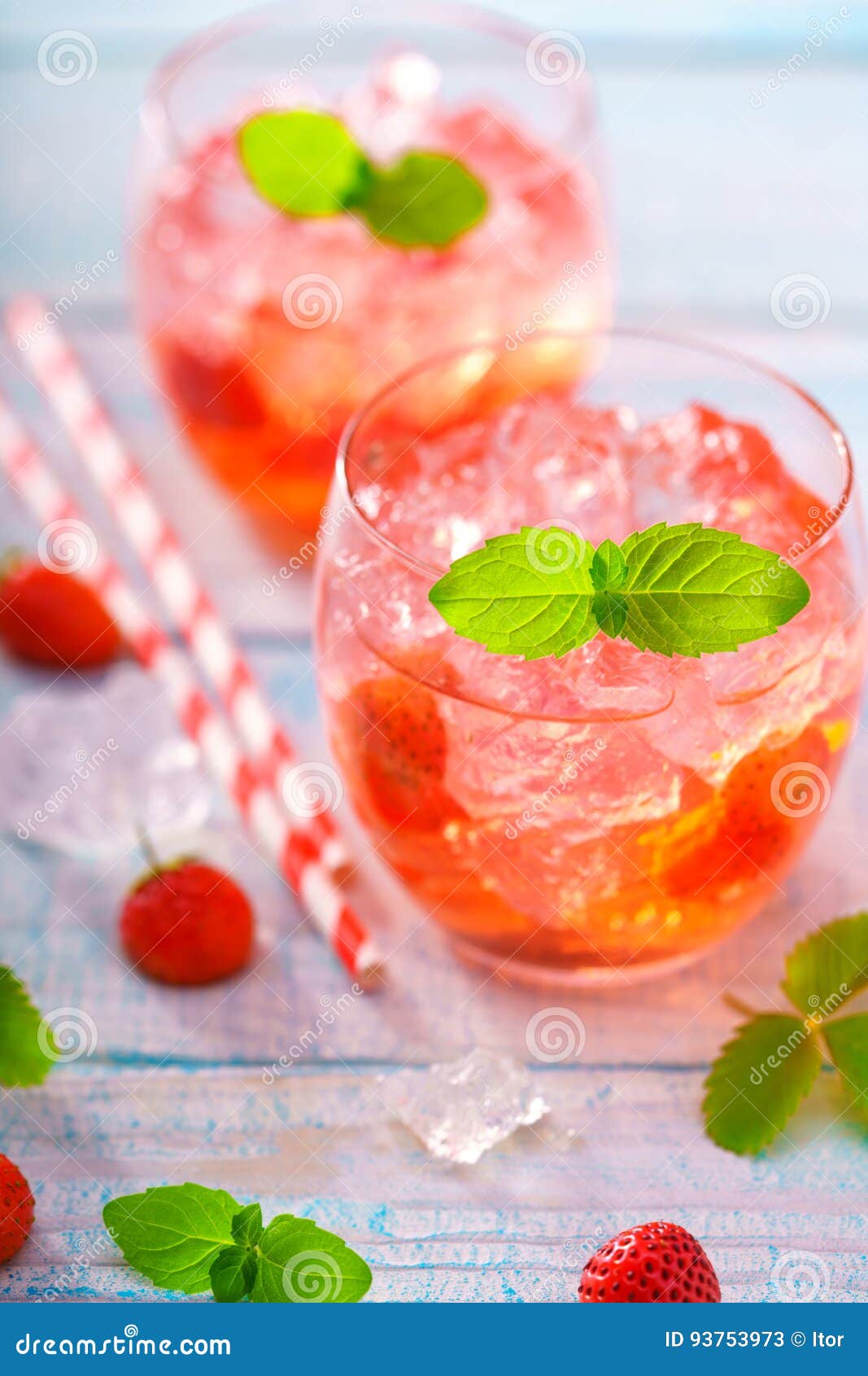 Tiro Del Primer De Bebidas Heladas Imagen de archivo - Imagen de ...