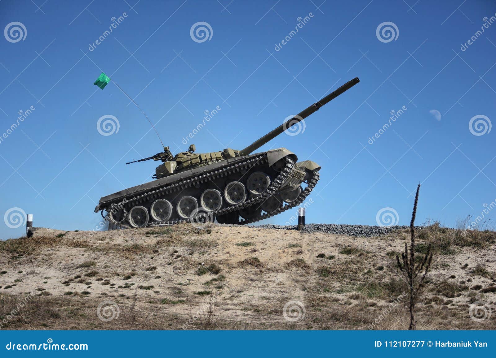 Tiro Espectacular Del Arma Automotor Imagen de archivo - Imagen de ...