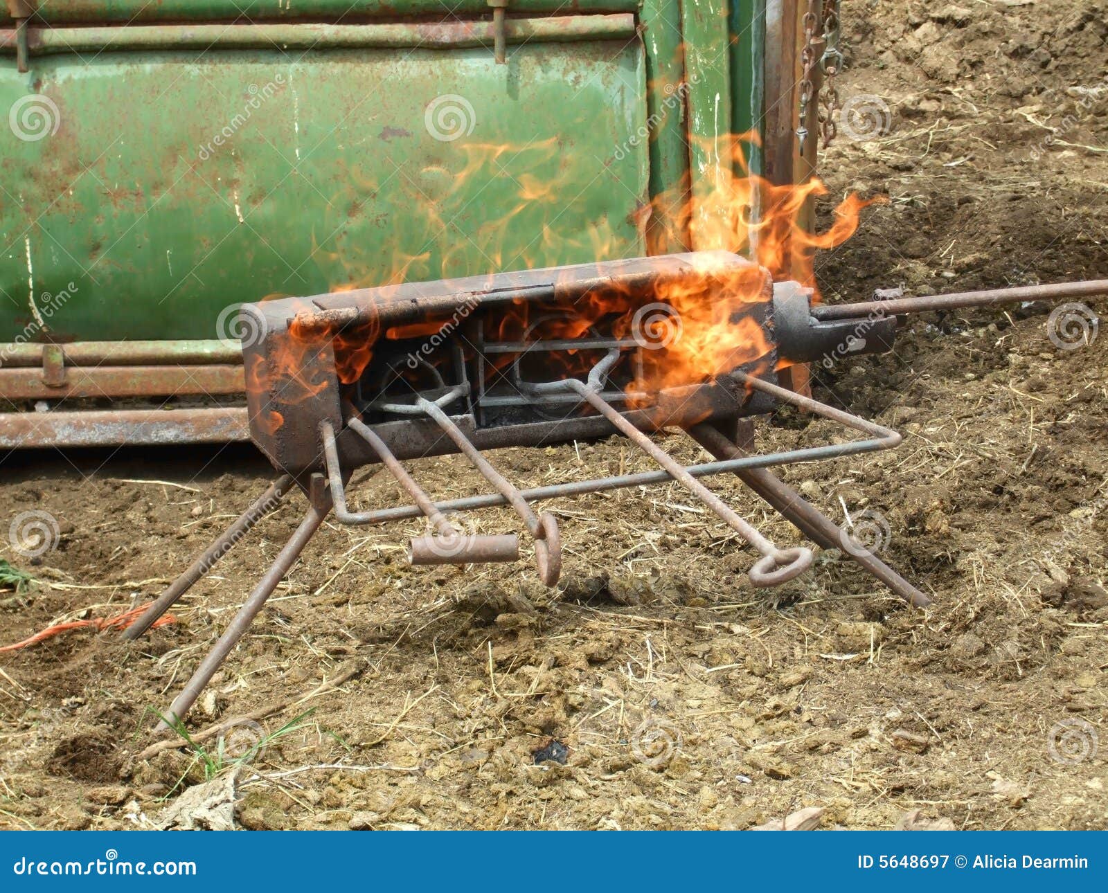 Tison image stock. Image du stigmatiser, outils, incendie - 5648697