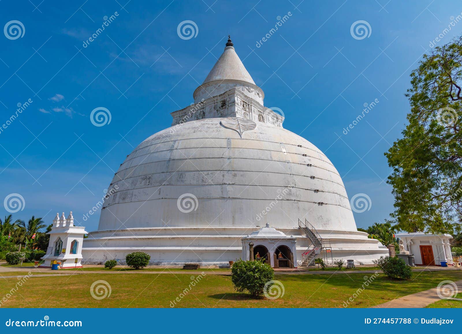 Tissamaharama Stupa at Sri Lanka Stock Photo - Image of religious ...