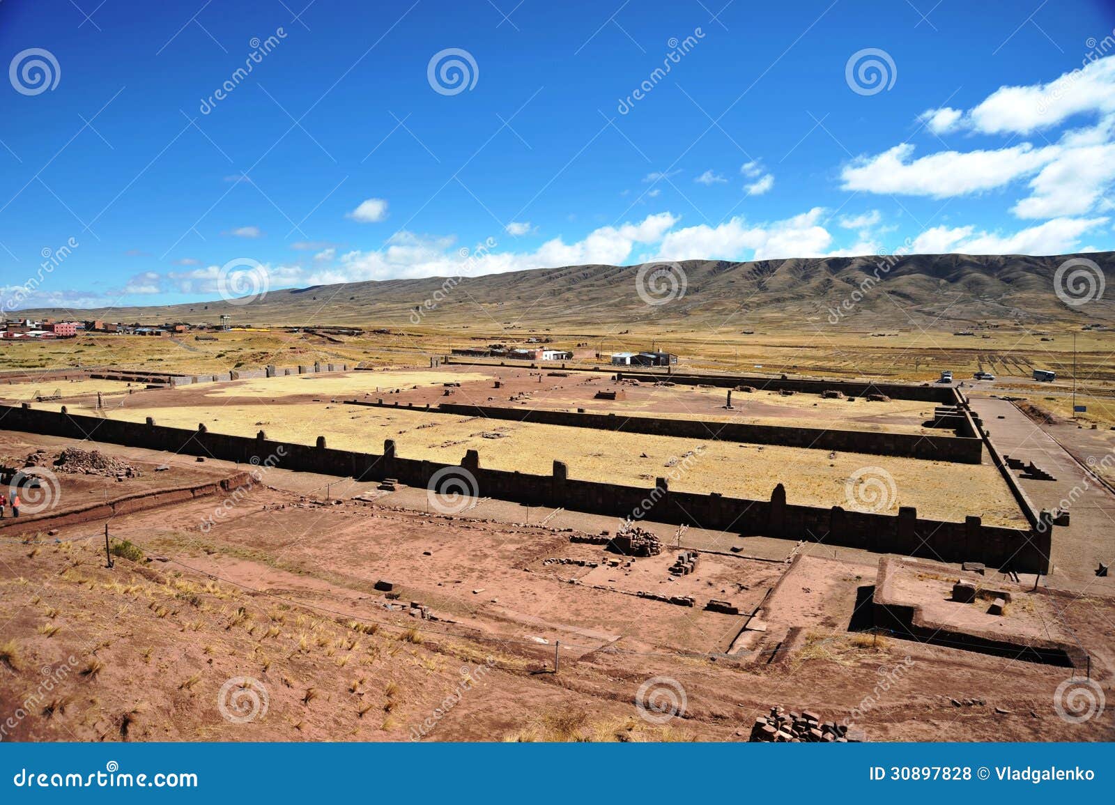 Tiwanaku foto de archivo. Imagen de nube, bolivia, azul - 30897828