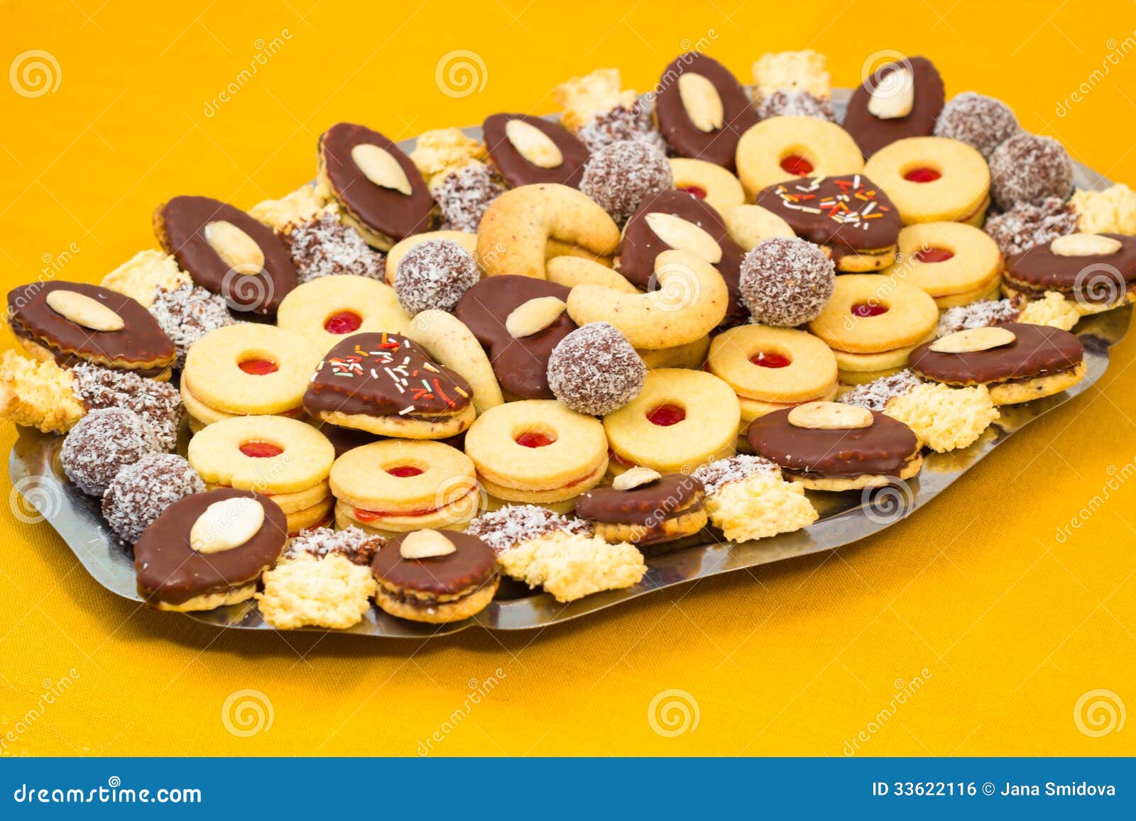 Tjeckiska julkakor arkivfoto. Bild av sorter, datalistor - 33622116