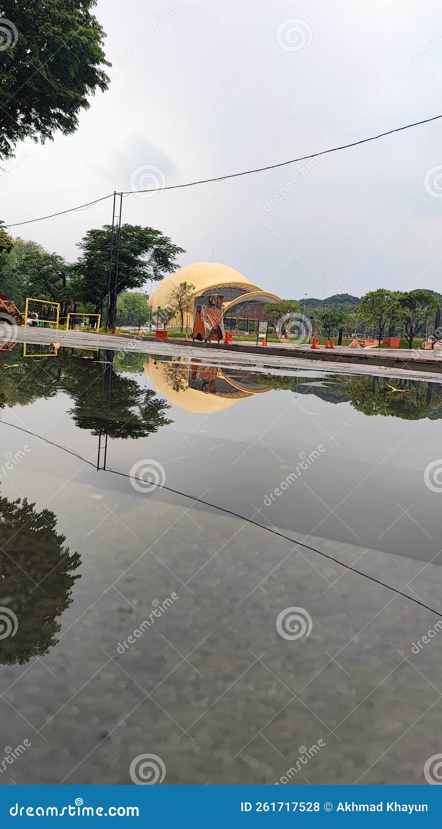 Tmii with View of Keong Mas Theatre Stock Photo - Image of water ...
