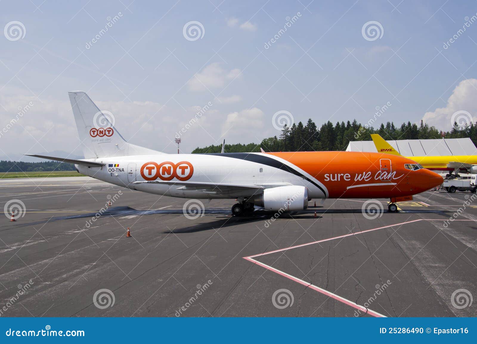 TNT, Boeing 737-300 imagem editorial. Imagem de expresse - 25286490