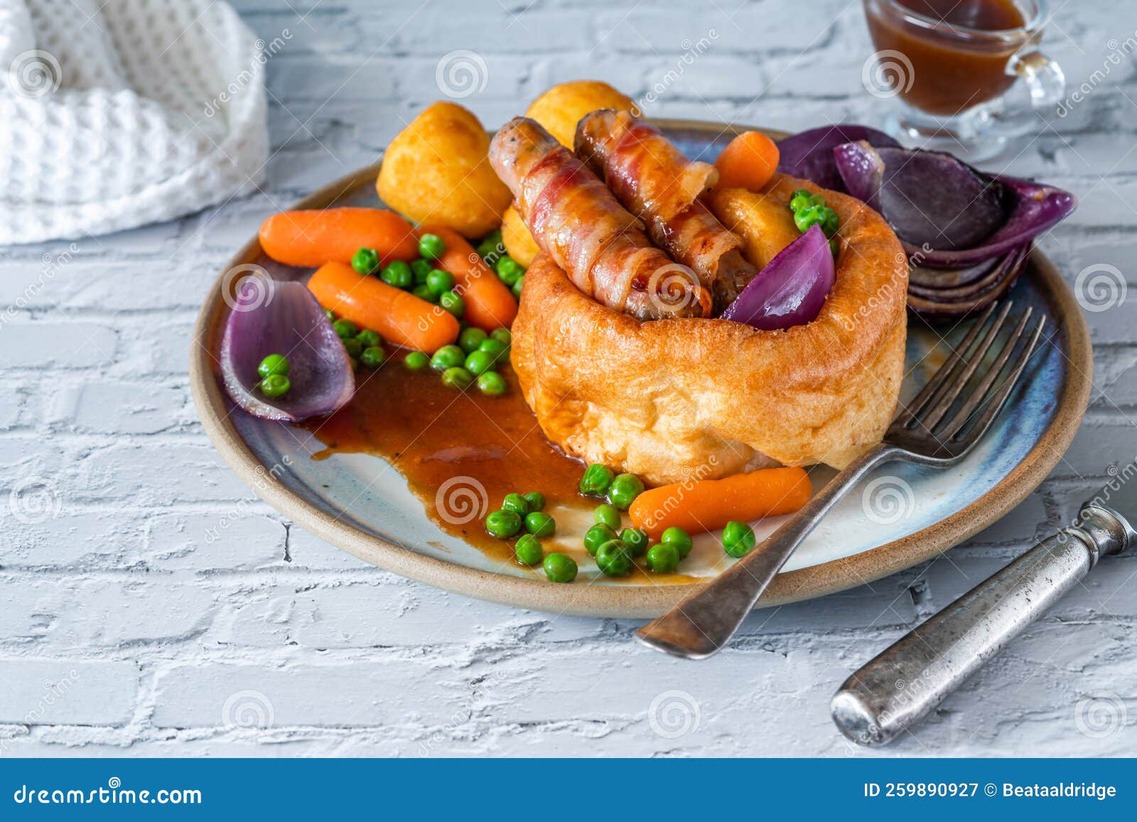 Toad-in-the-hole stock image. Image of food, beef, bangers - 259890927