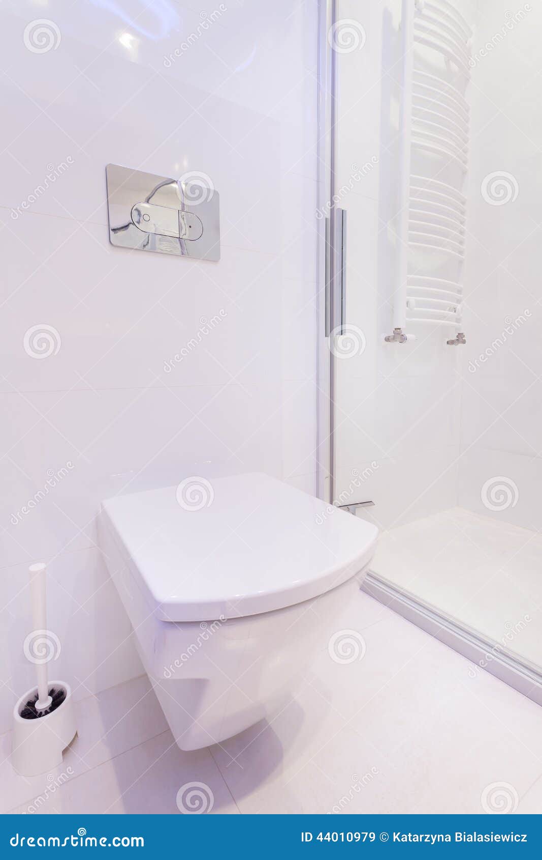 Toalete na casa moderna imagem de stock. Imagem de apartamento - 44010979