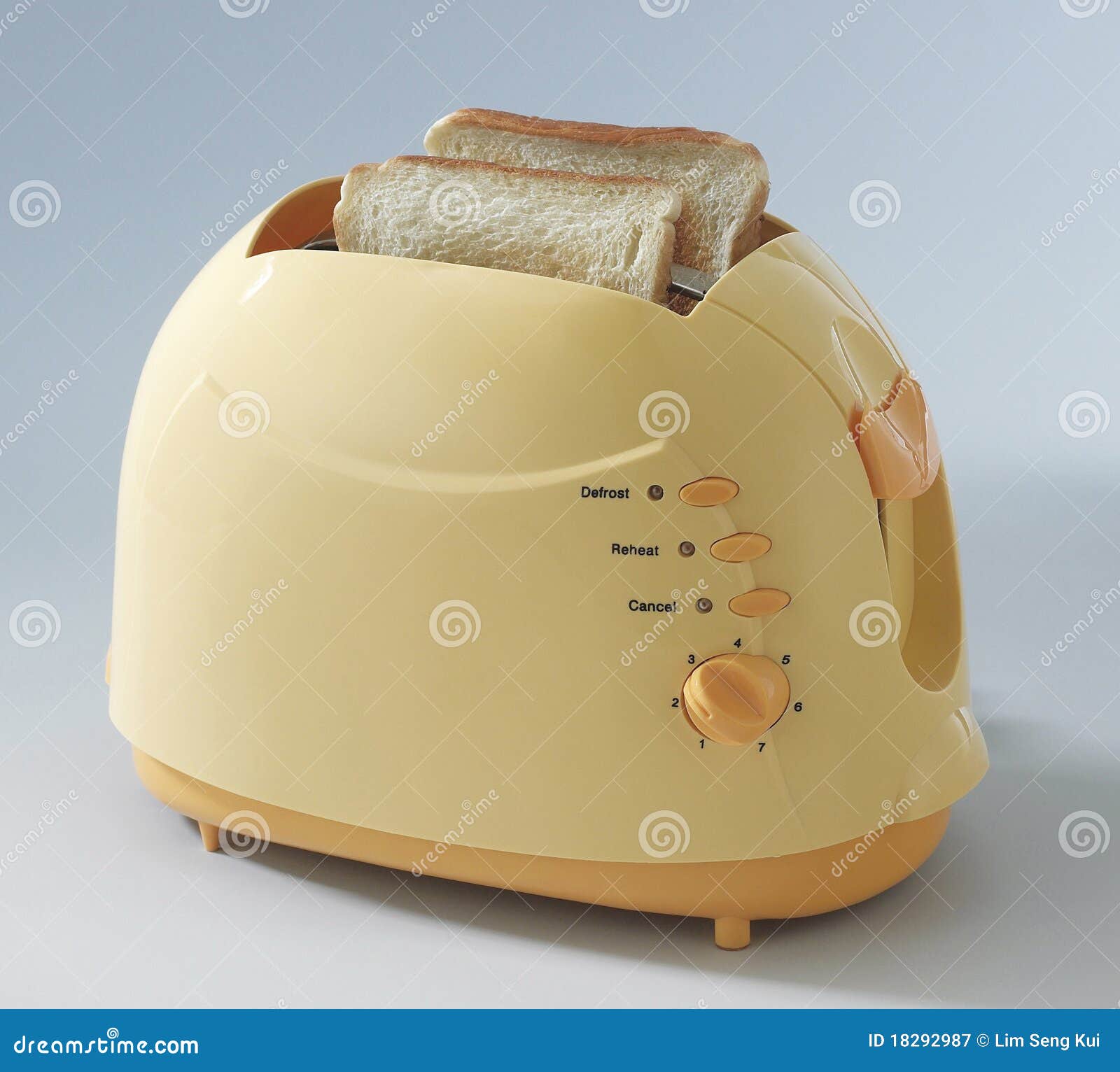 Toaster mit Toast stockbild. Bild von küche, morgen, braun - 18292987