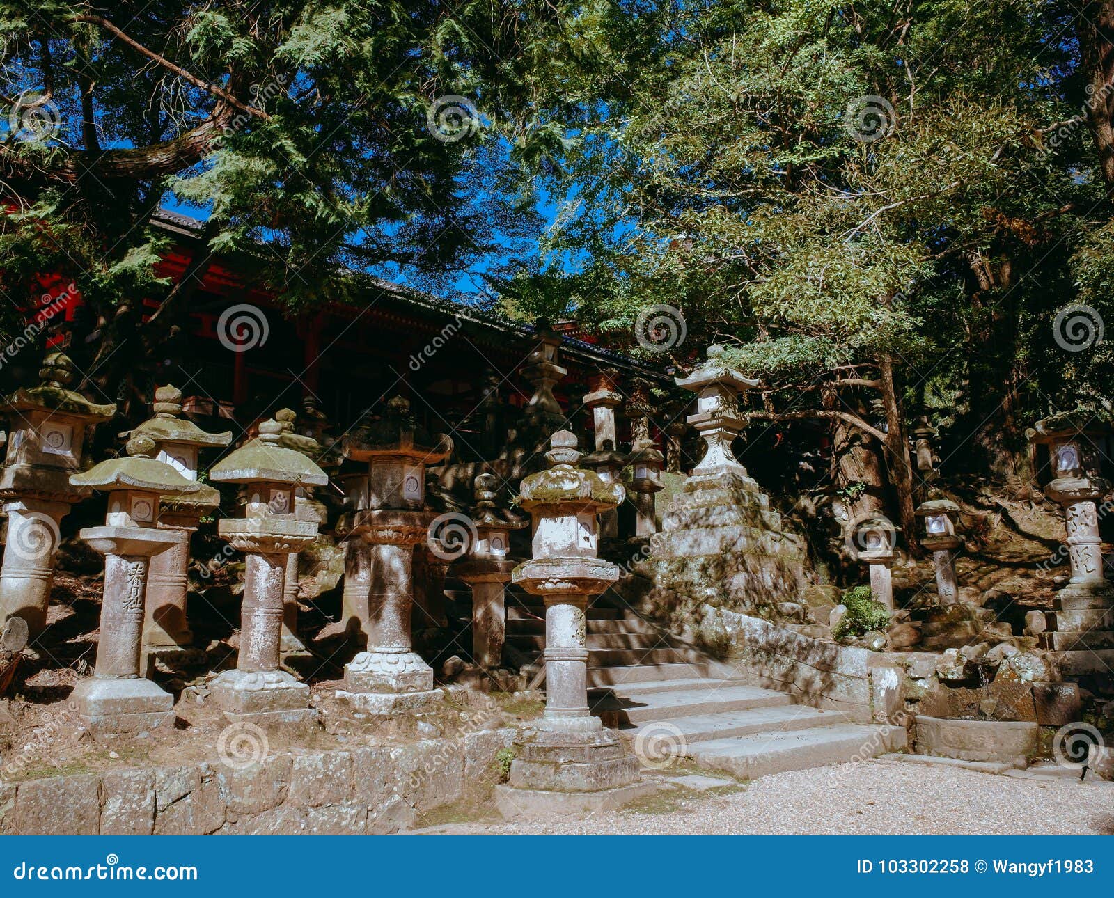 Todaiji-Tempel in Nara, Japan Stockfoto - Bild von religion, wolke ...