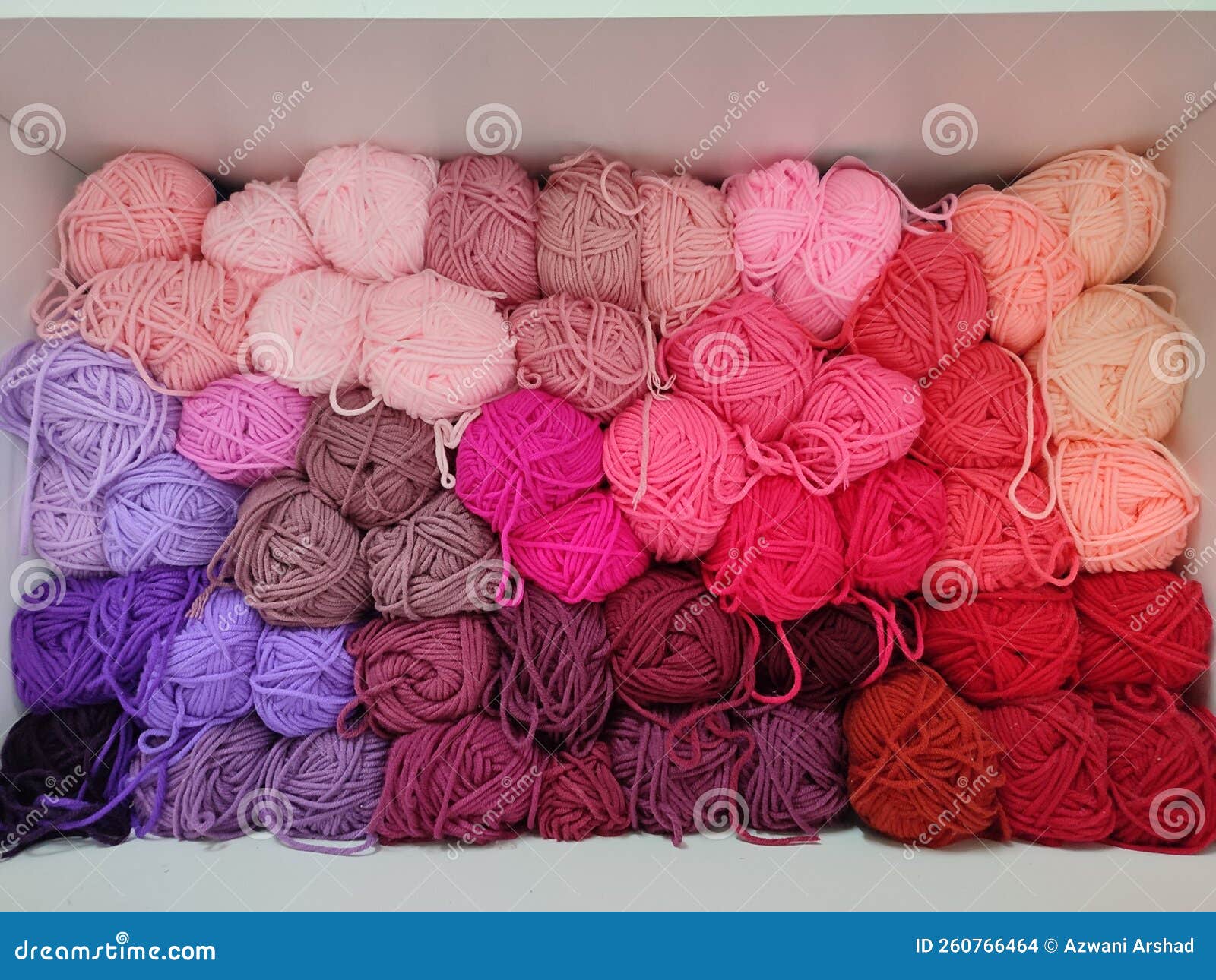 Todas as cores do fio foto de stock. Imagem de tudo - 260766464