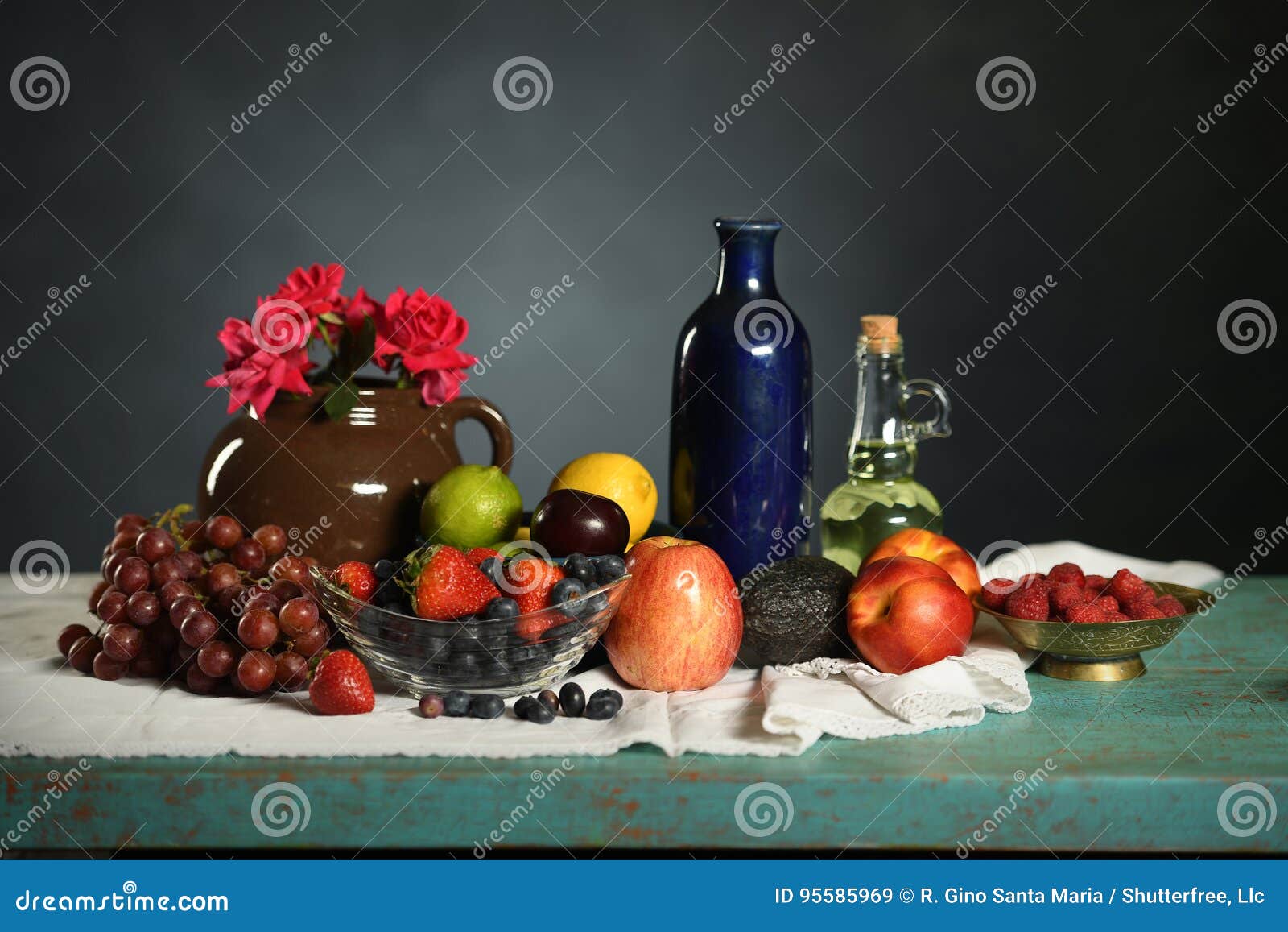 Todavía Vida Con Las Frutas Y Rosed Imagen de archivo - Imagen de ...