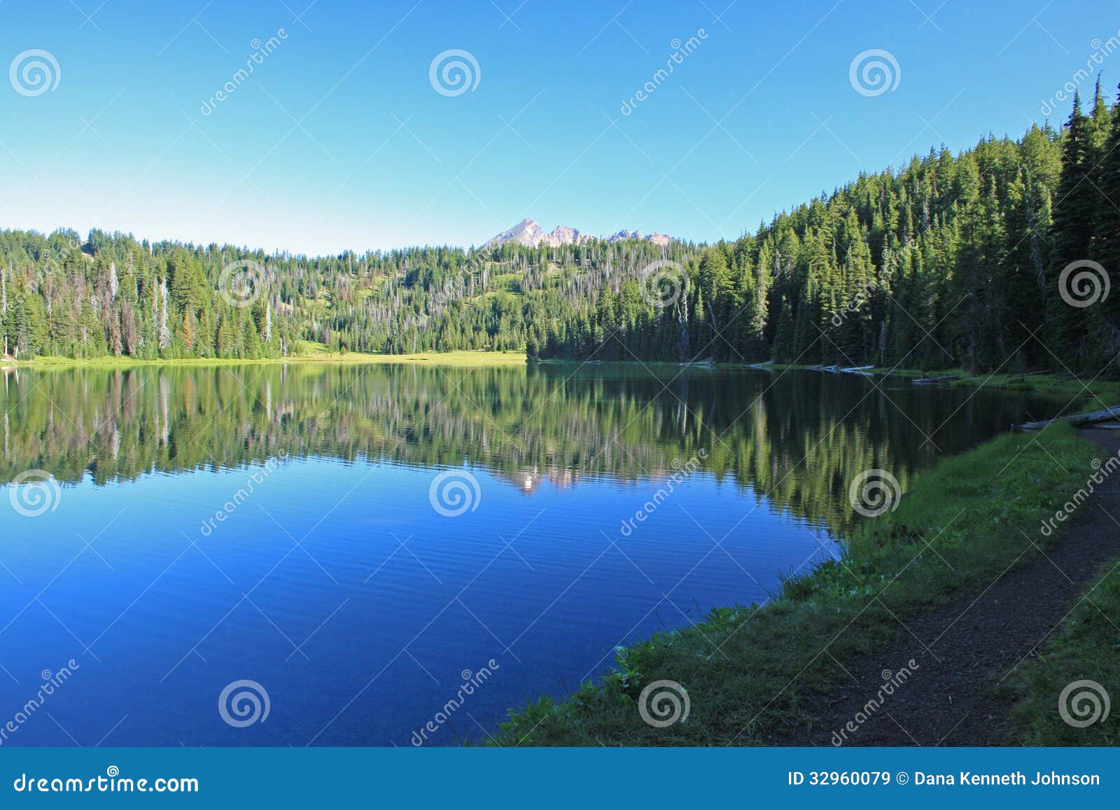 Todd Lake stock image. Image of mountains, america, central - 32960079