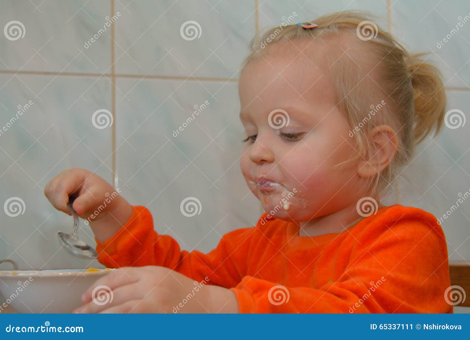 Toddler Eating with a Spoon Stock Image - Image of messy, girl: 65337111
