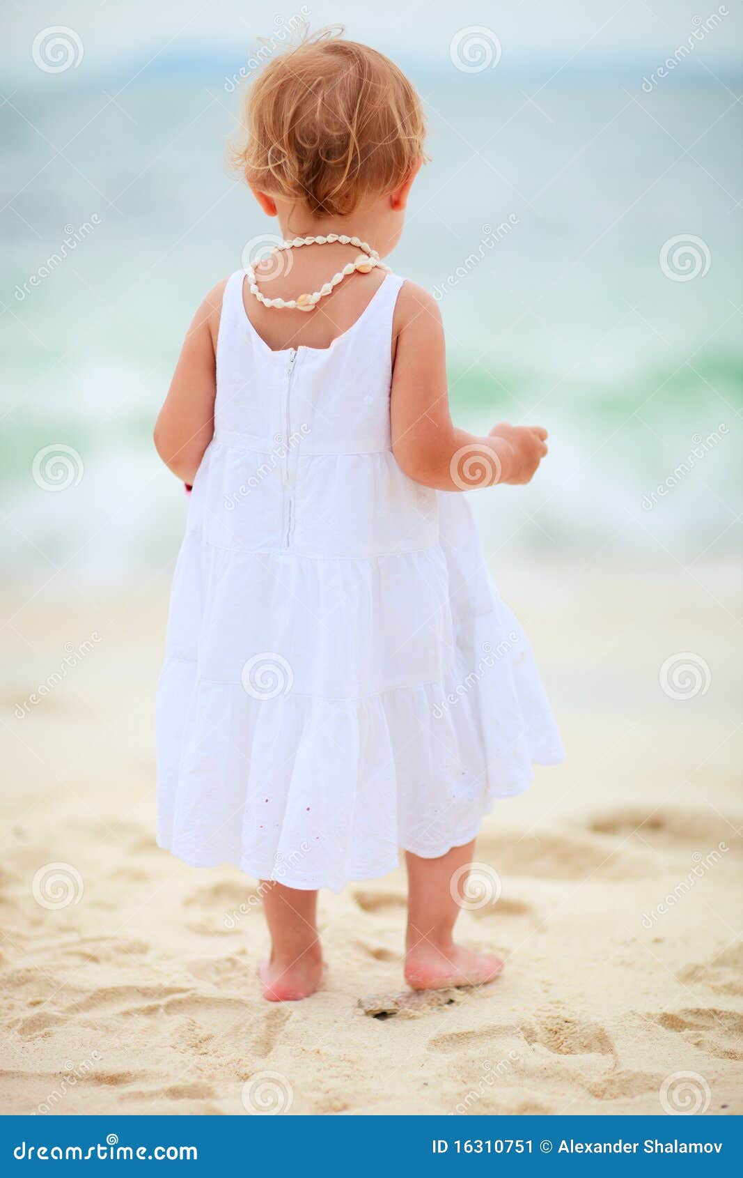 382 Back View Toddler Girl Beach Photos - Free & Royalty-Free Stock ...