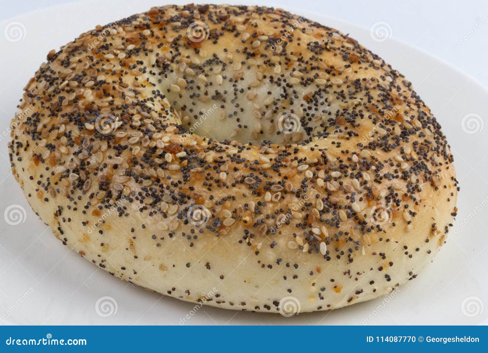 Todo Panecillo En Fondo Blanco Cercano Foto de archivo - Imagen de ...