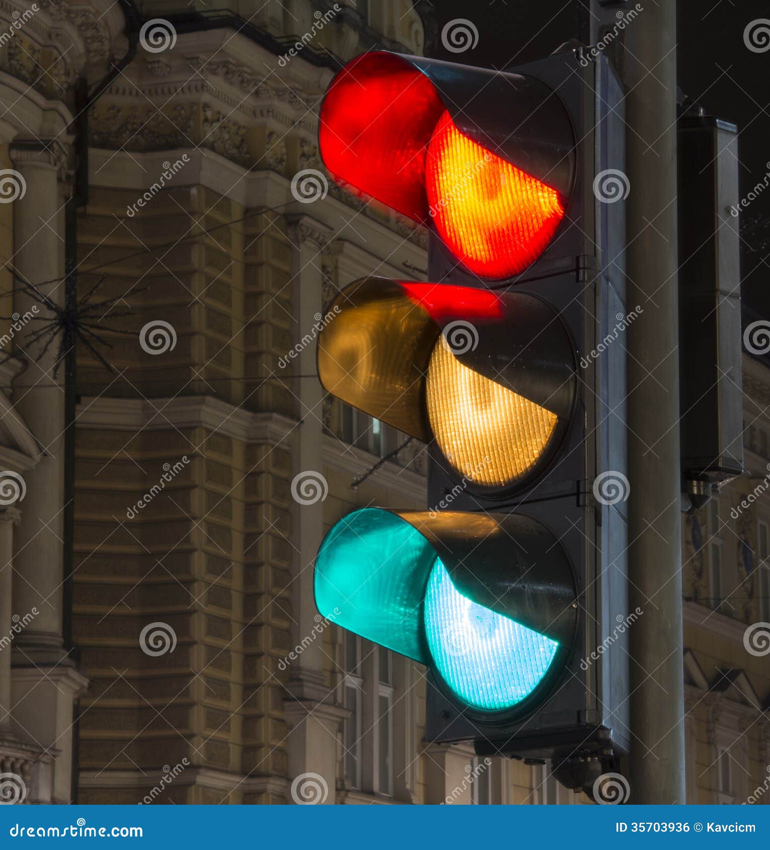 Todos Los Colores De Un Semáforo Foto de archivo - Imagen de espera ...