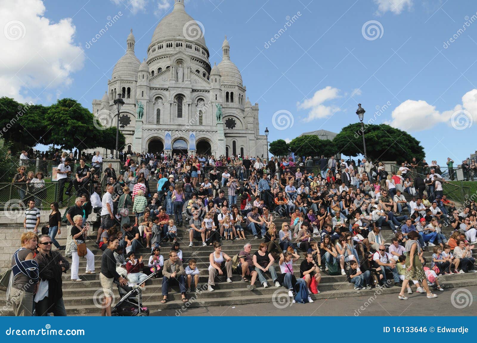 Toerisme in Parijs redactionele foto. Image of gebouw - 16133646