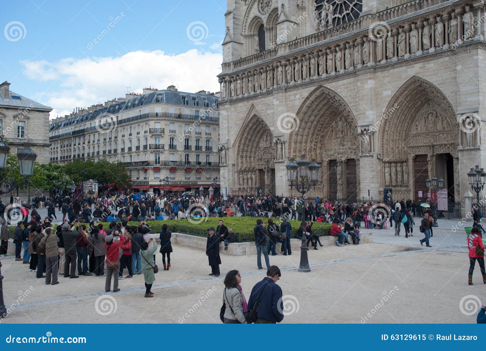 Toeristen in Parijs redactionele afbeelding. Image of aantrekkelijkheid ...